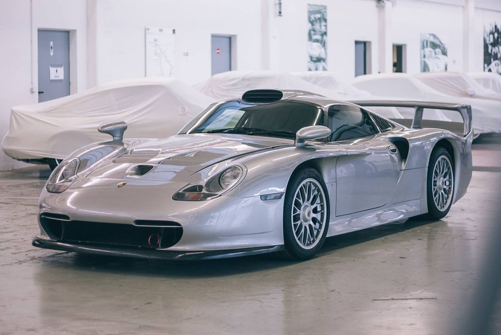 Porsche 911 GT1 Strassenversion z roku 1997